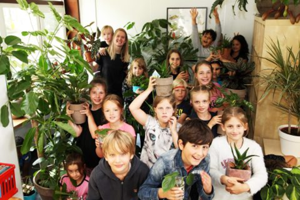 Van Smartzone naar Plantzone: mobieltjes de klas uit, plantjes de klas in! - TKKR